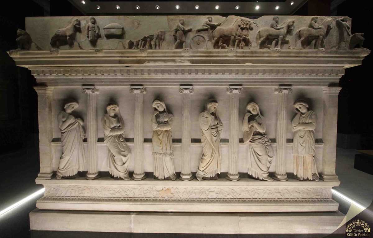 GÖRÜLMESİ GEREKEN 11 LAHİT | Kültür Portalı