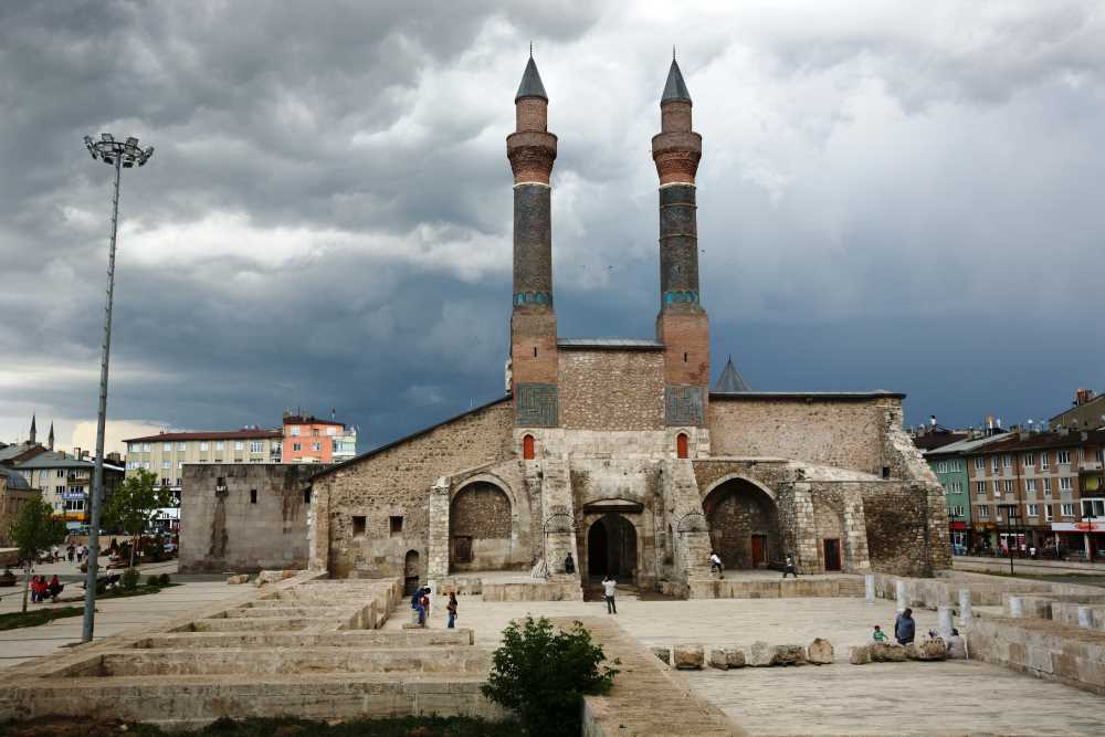 çifte minareli medrese görsel sahibi sivas il kültür ve turizm