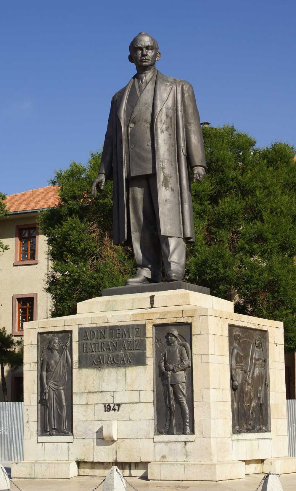 inönü heykeli görsel sahibi hasan demirbağ