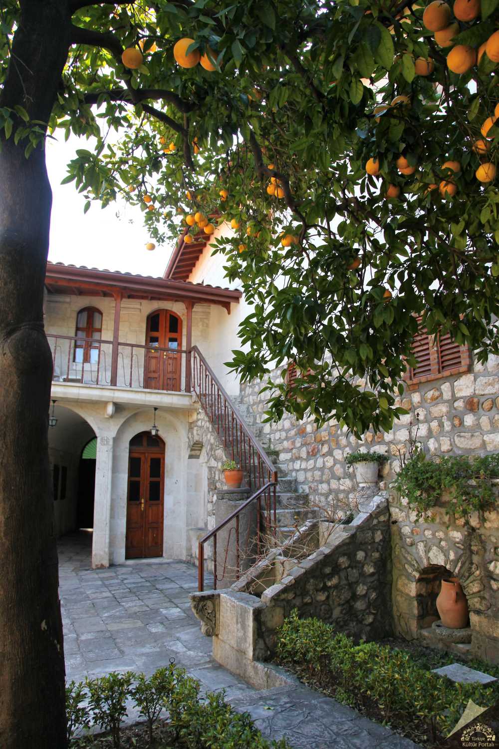 katolik kilisesi görsel sahibi gülcan acar