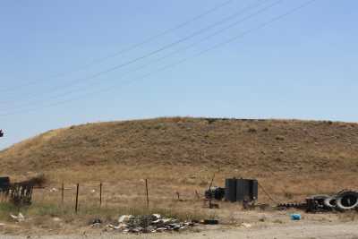 TOPRAK KALE (İl Kültür ve Turizm Müdürlüğü Arşivi)