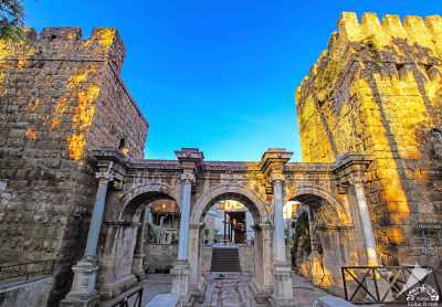Hadrian Kapısı