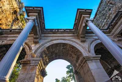 Hadrian Kapısı